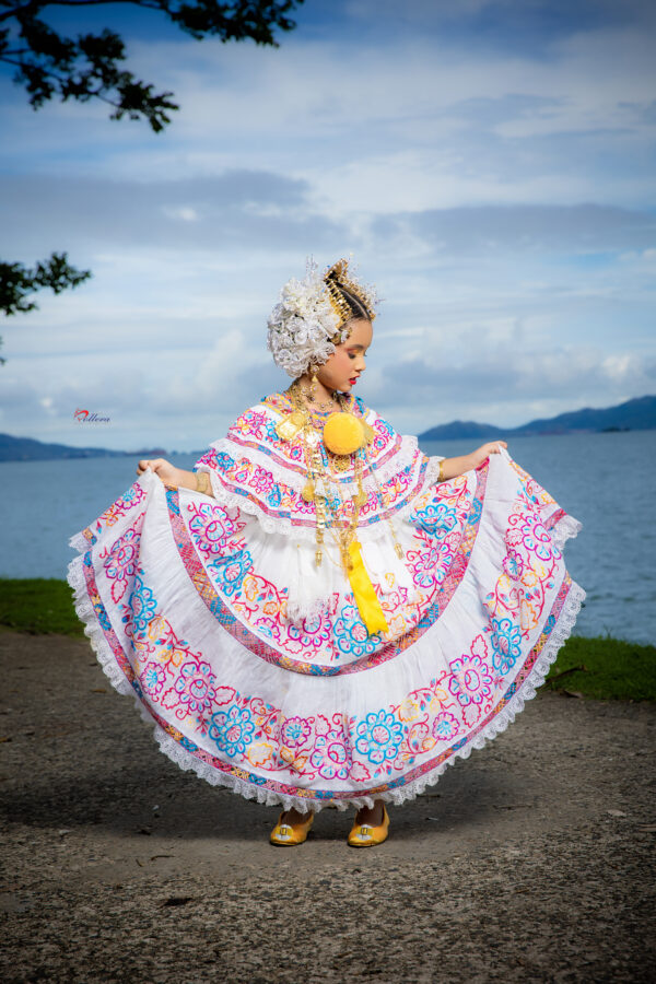 Alquiler de Pollera bordada para niña 3 a 5 años | Mi Pollera Store